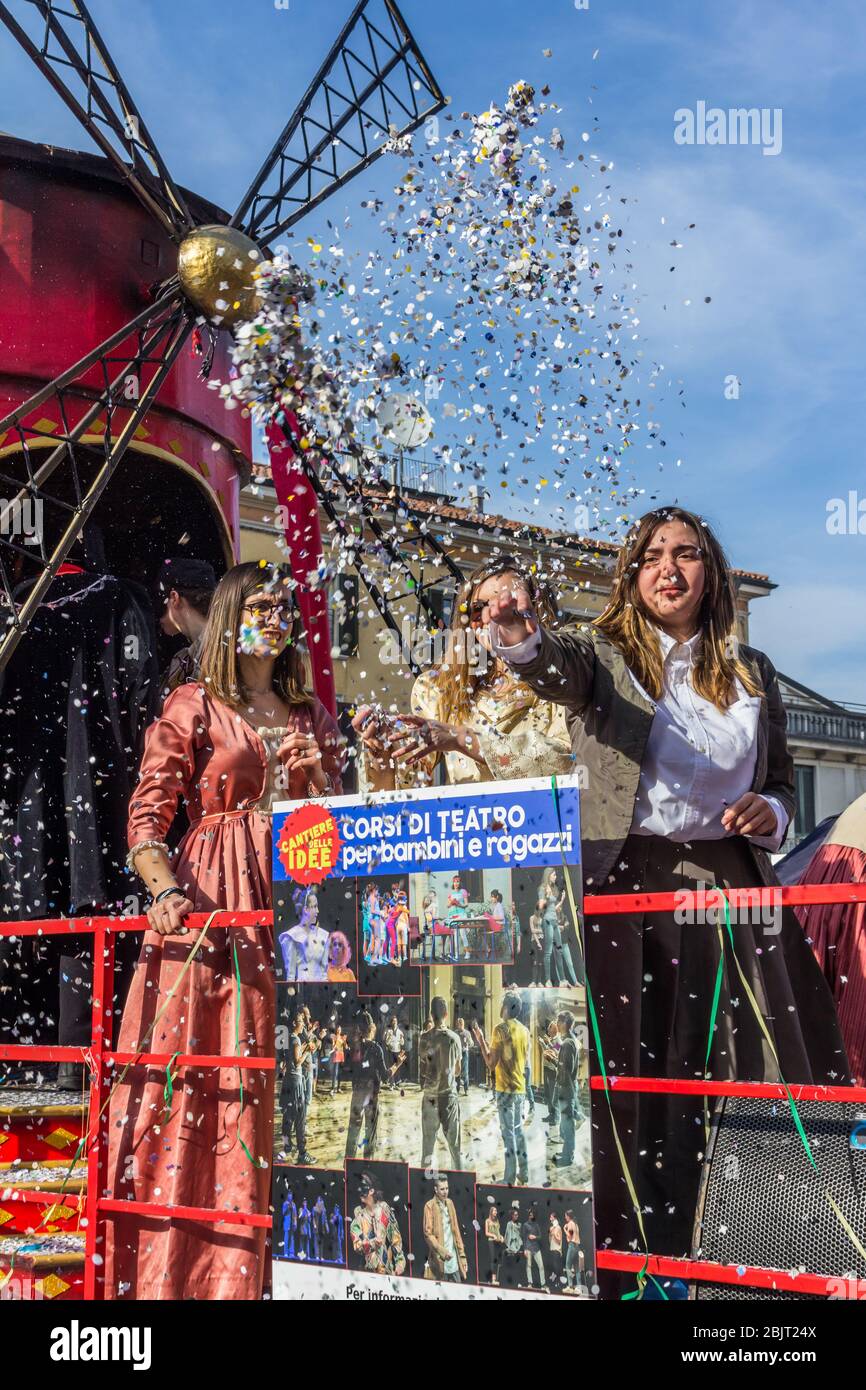 Masquerade parade at carnival in Crema Stock Photo - Alamy