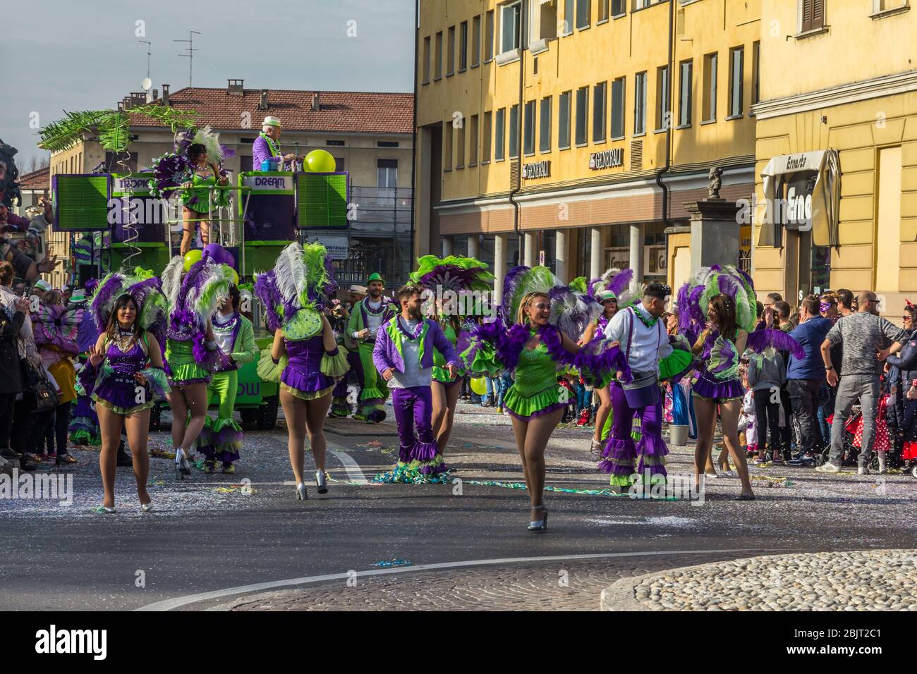 Masquerade parade at carnival in Crema Stock Photo - Alamy