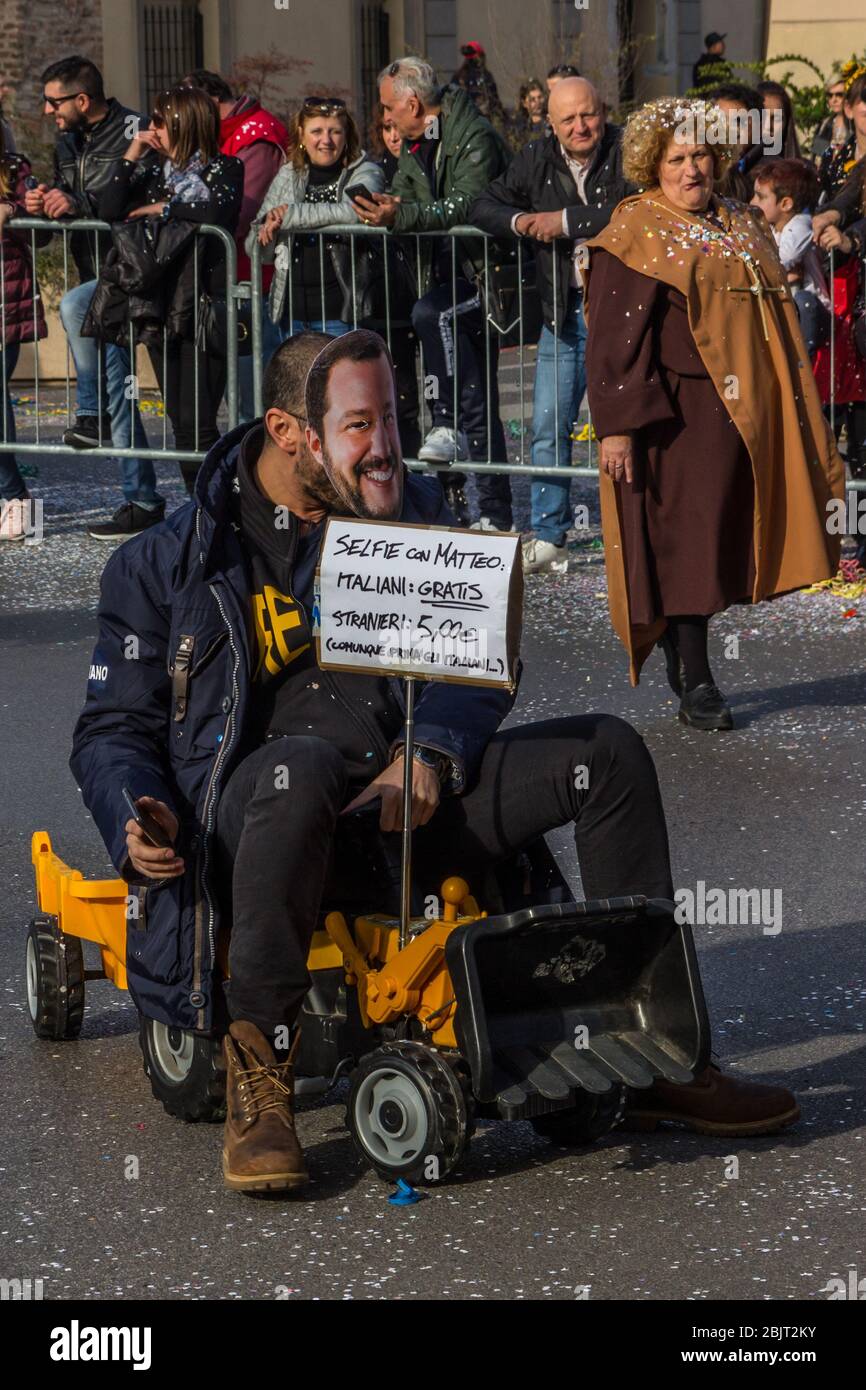 Masquerade parade at carnival in Crema Stock Photo - Alamy