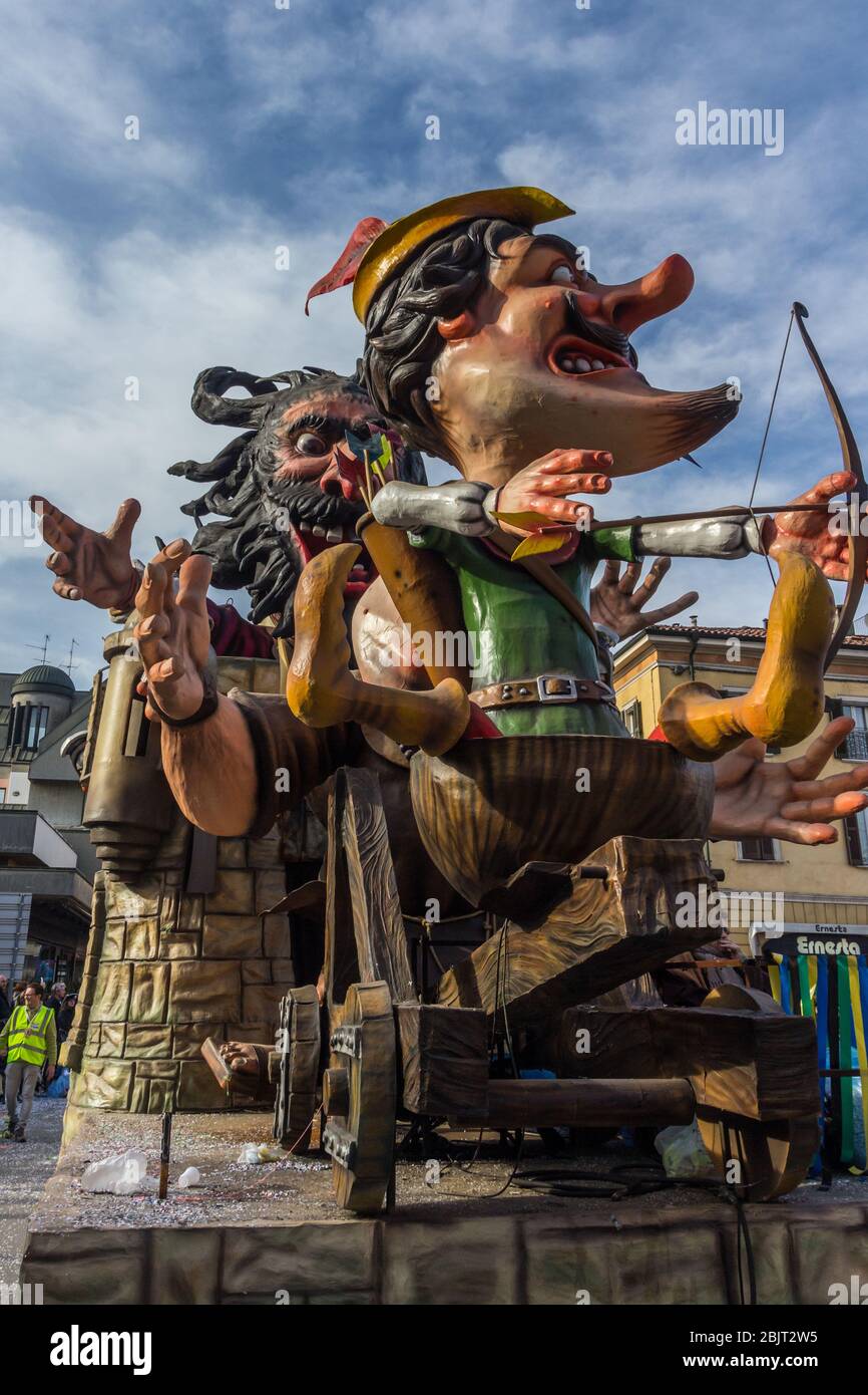 Masquerade parade at carnival in Crema Stock Photo - Alamy