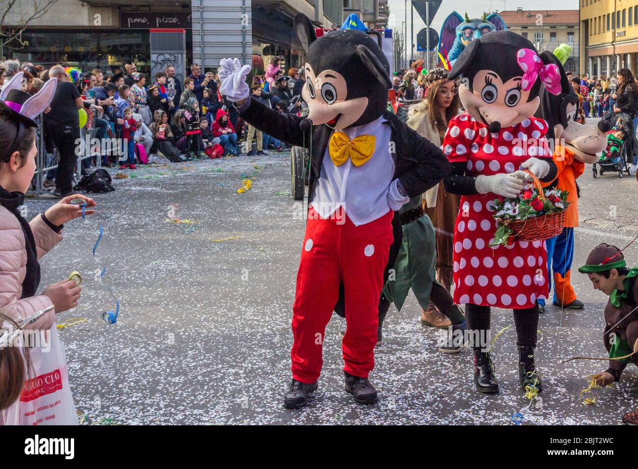 Masquerade parade at carnival in Crema Stock Photo - Alamy