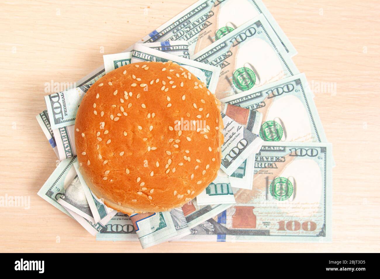 Hundred dollar hamburger hi-res stock photography and images - Alamy