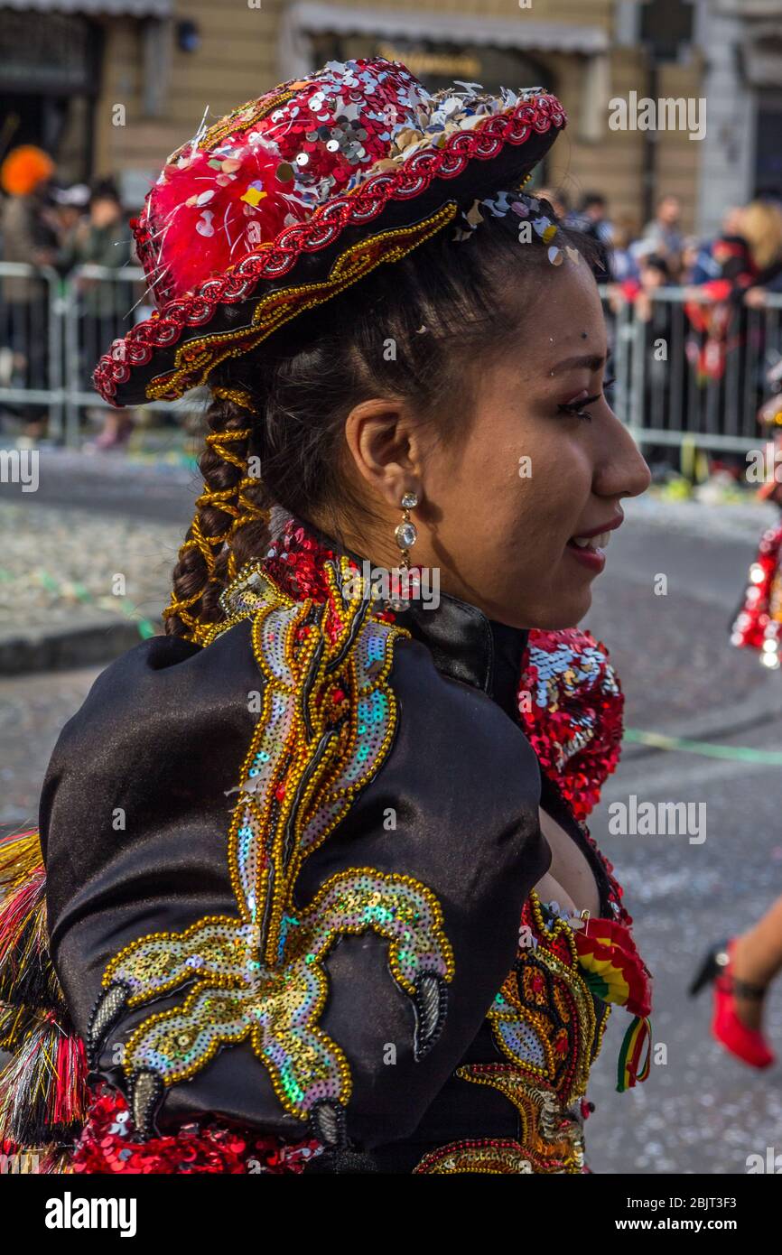Masquerade parade at carnival in Crema Stock Photo - Alamy