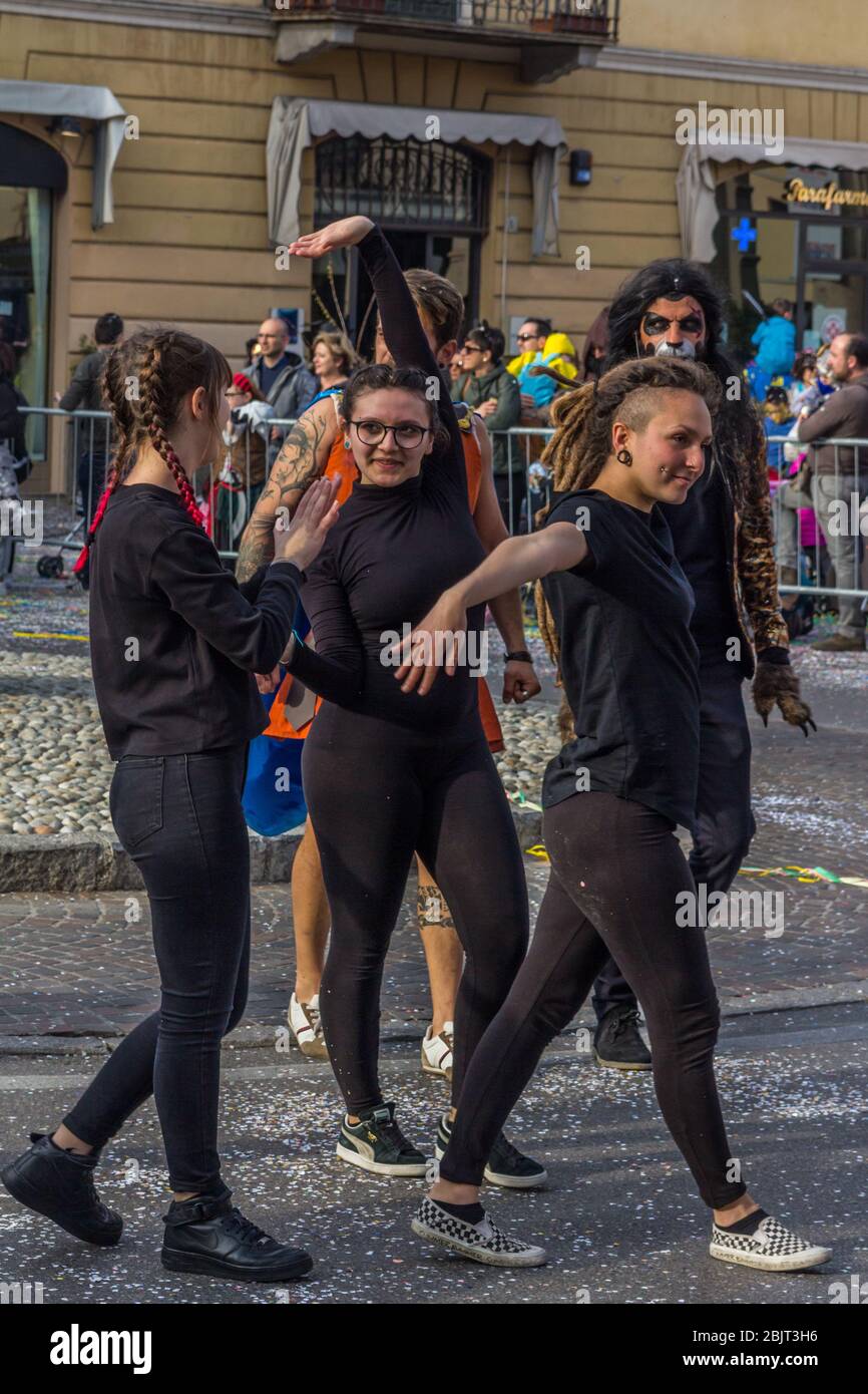 Masquerade parade at carnival in Crema Stock Photo - Alamy