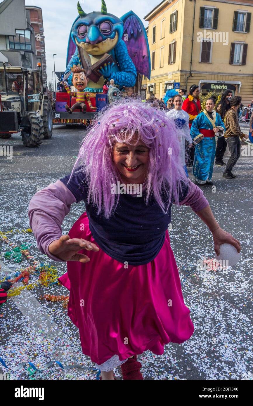 Masquerade parade at carnival in Crema Stock Photo - Alamy