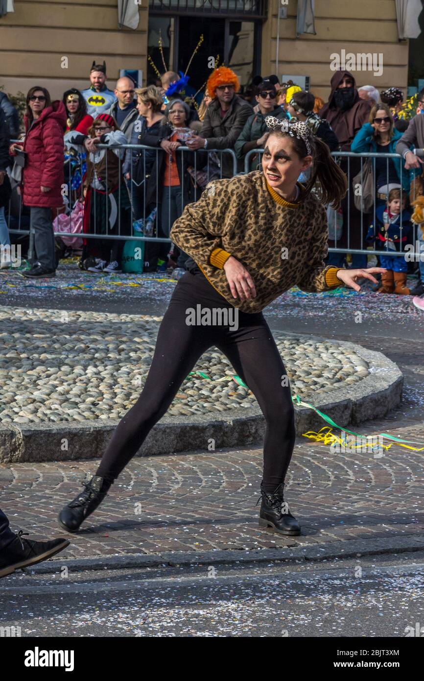 Masquerade parade at carnival in Crema Stock Photo - Alamy
