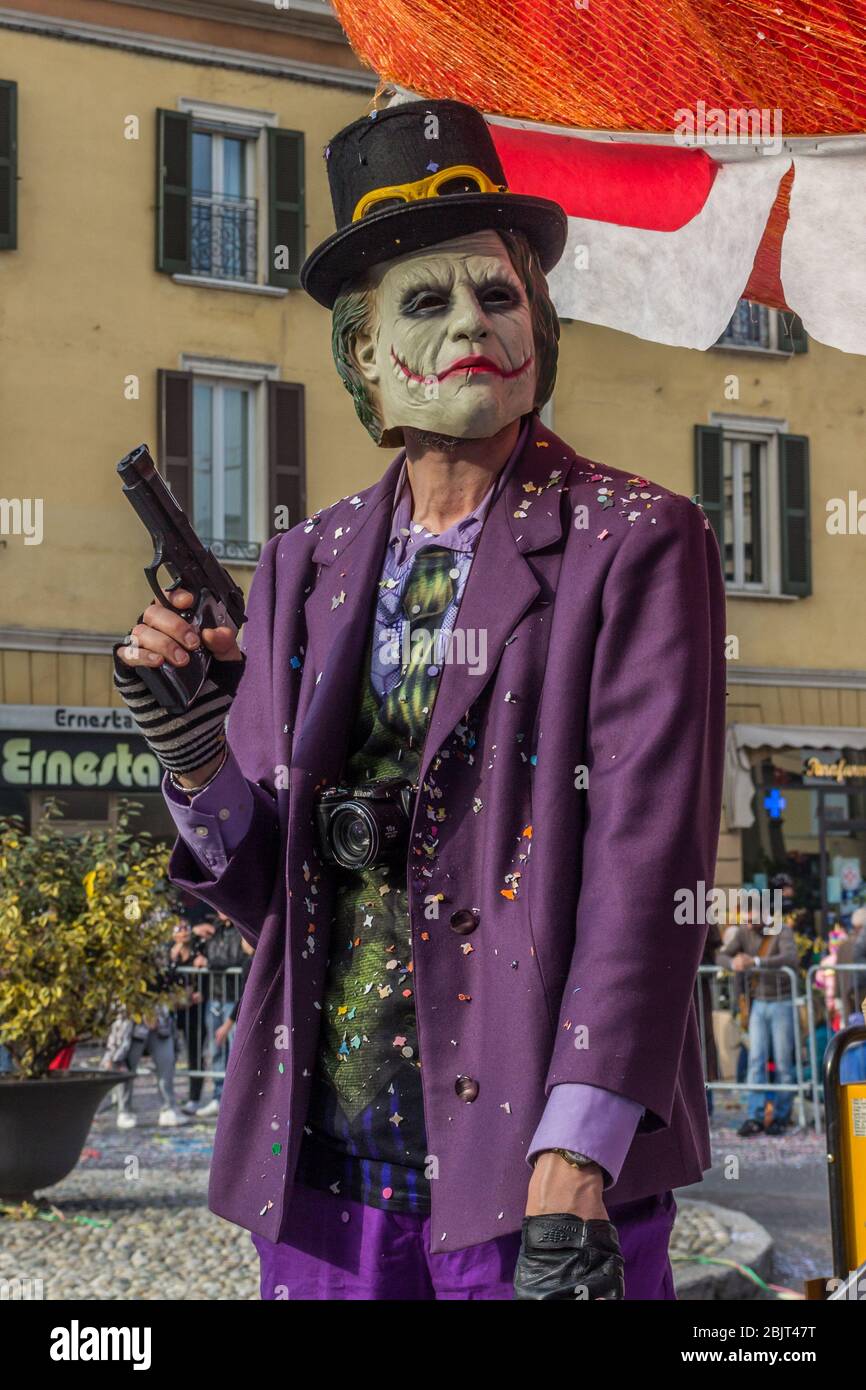 Masquerade parade at carnival in Crema Stock Photo - Alamy