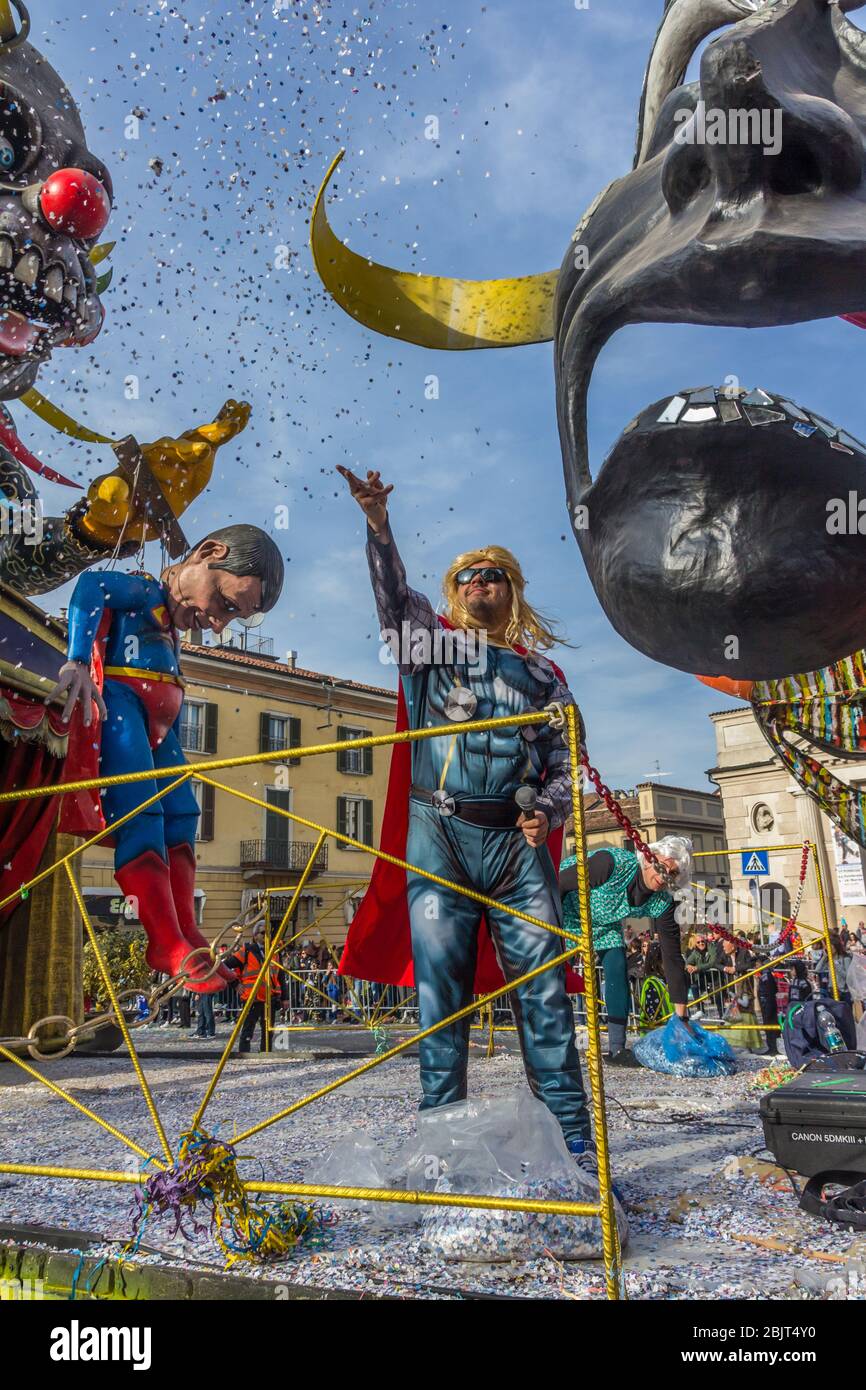Masquerade parade at carnival in Crema Stock Photo - Alamy