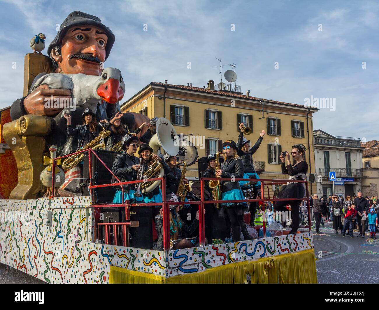 Masquerade parade at carnival in Crema Stock Photo - Alamy