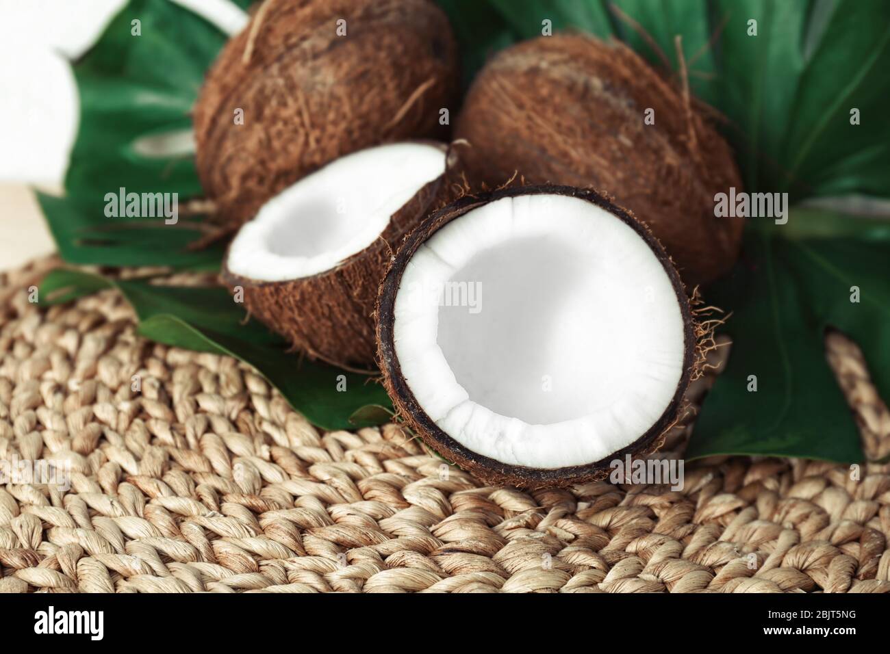 Coconut leaf mat hi-res stock photography and images - Alamy
