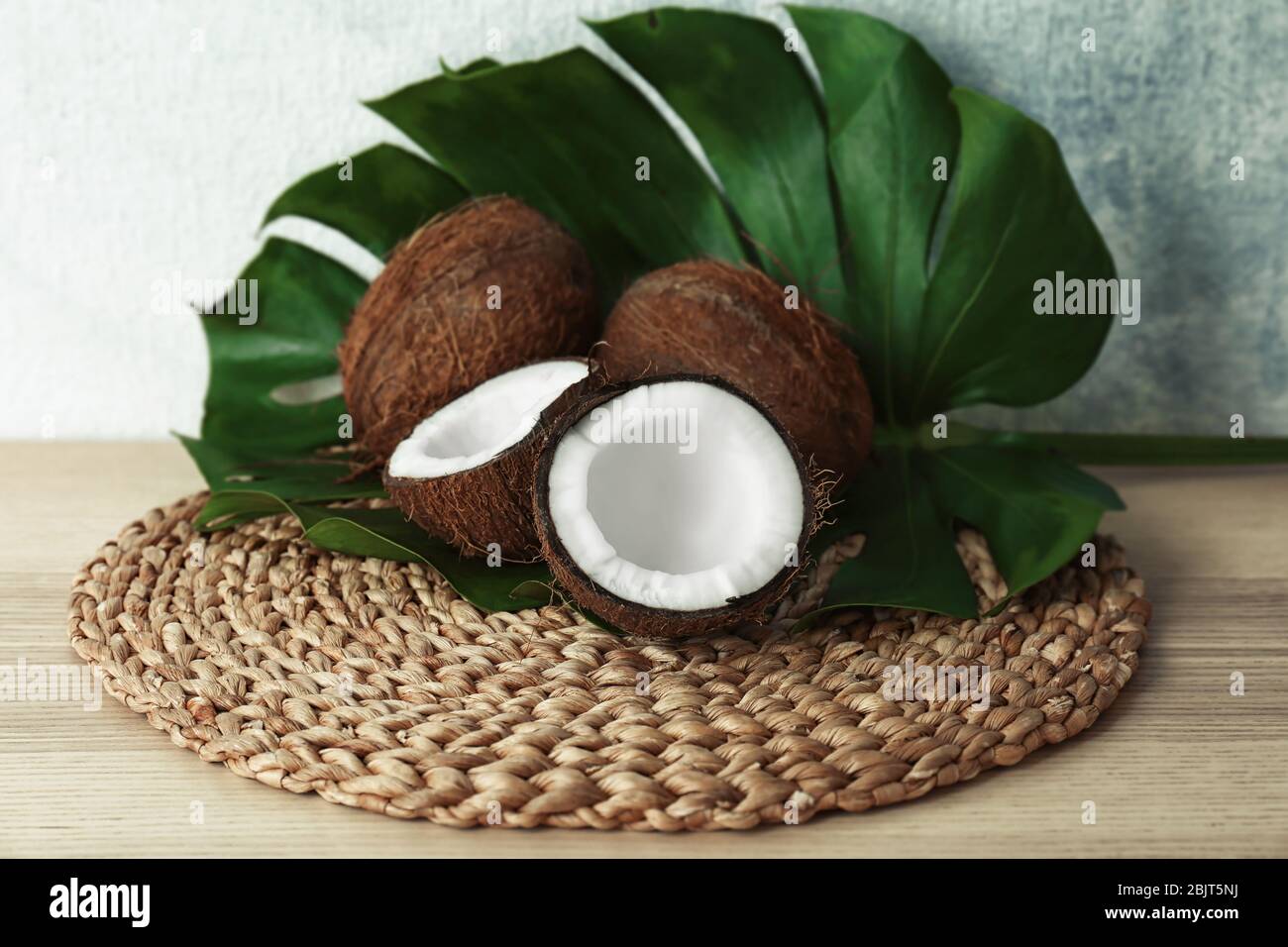 Coconut leaf mat hi-res stock photography and images - Alamy