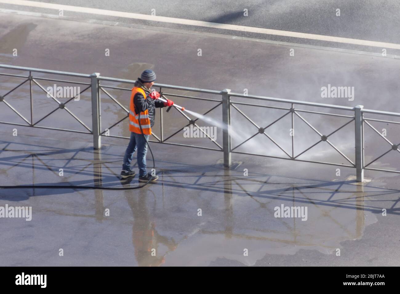 Pressure washer driveway hi-res stock photography and images - Alamy