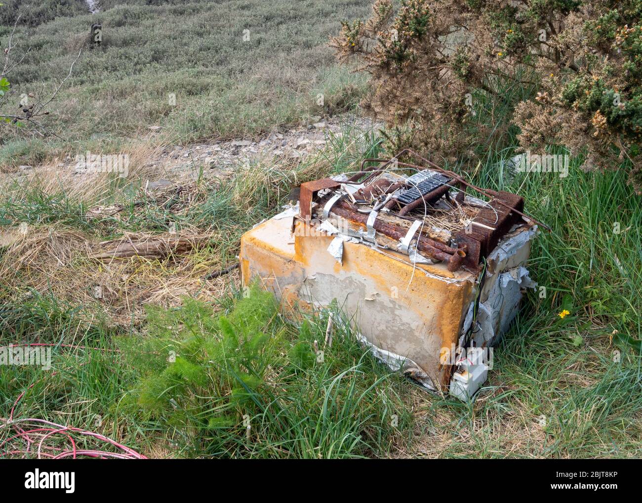 Old fridge hi-res stock photography and images - Alamy