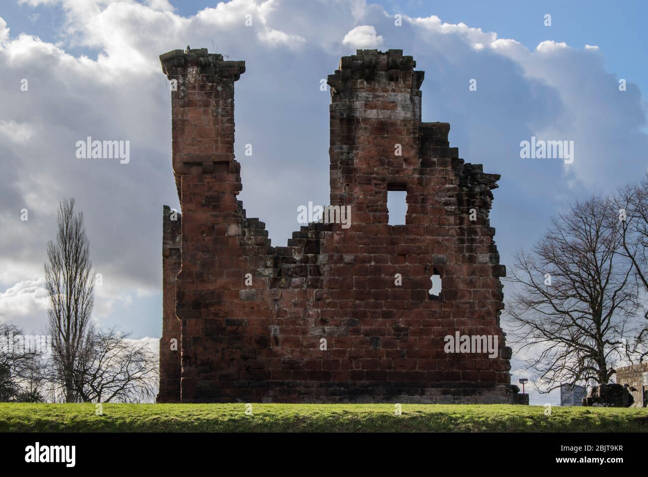 Ruined 14th century castle hi-res stock photography and images - Alamy