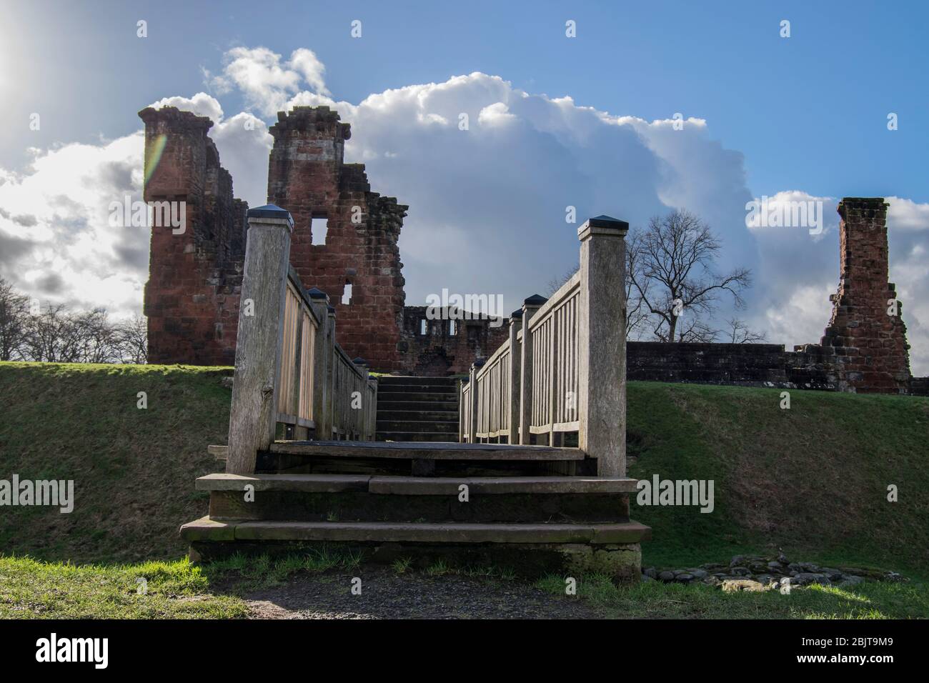 Ruined 14th century castle hi-res stock photography and images - Alamy