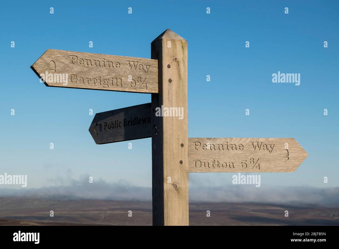 Pennine way signpost sign pointing hi-res stock photography and images ...