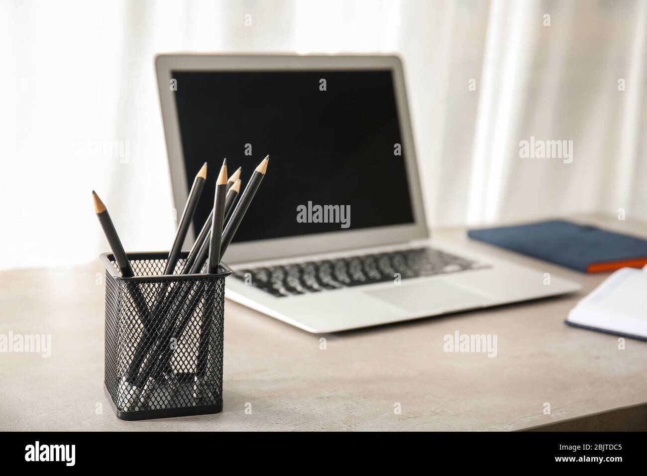 Laptop blank screen pencils hi-res stock photography and images - Alamy