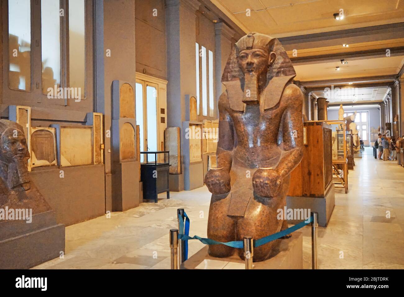 Egyptian red granite statue hi-res stock photography and images - Alamy