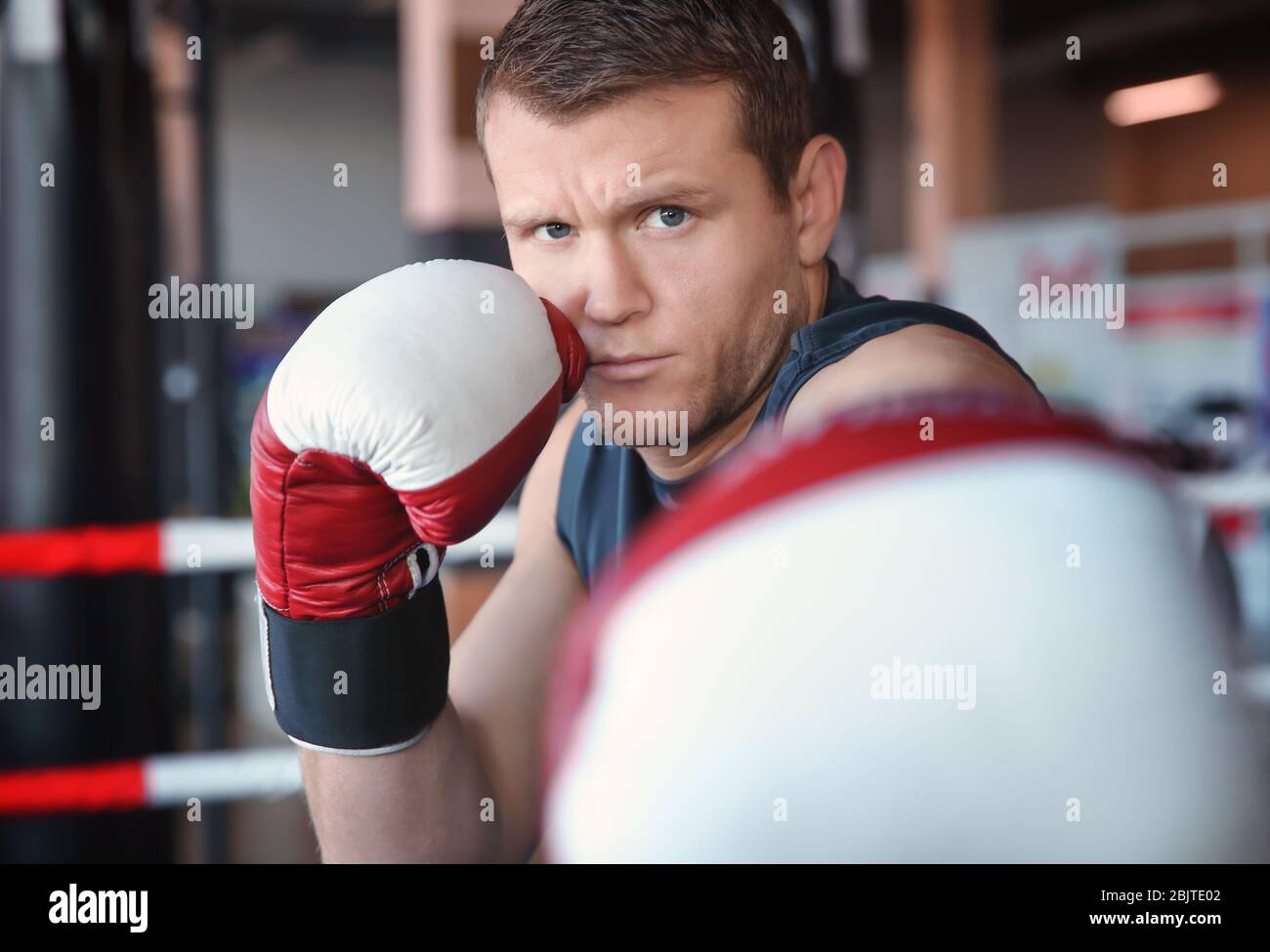 In boxing ring scene fighter hi-res stock photography and images - Alamy