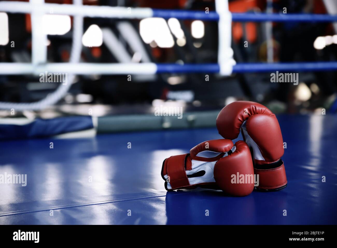 Professional wrestling ring hi-res stock photography and images - Alamy