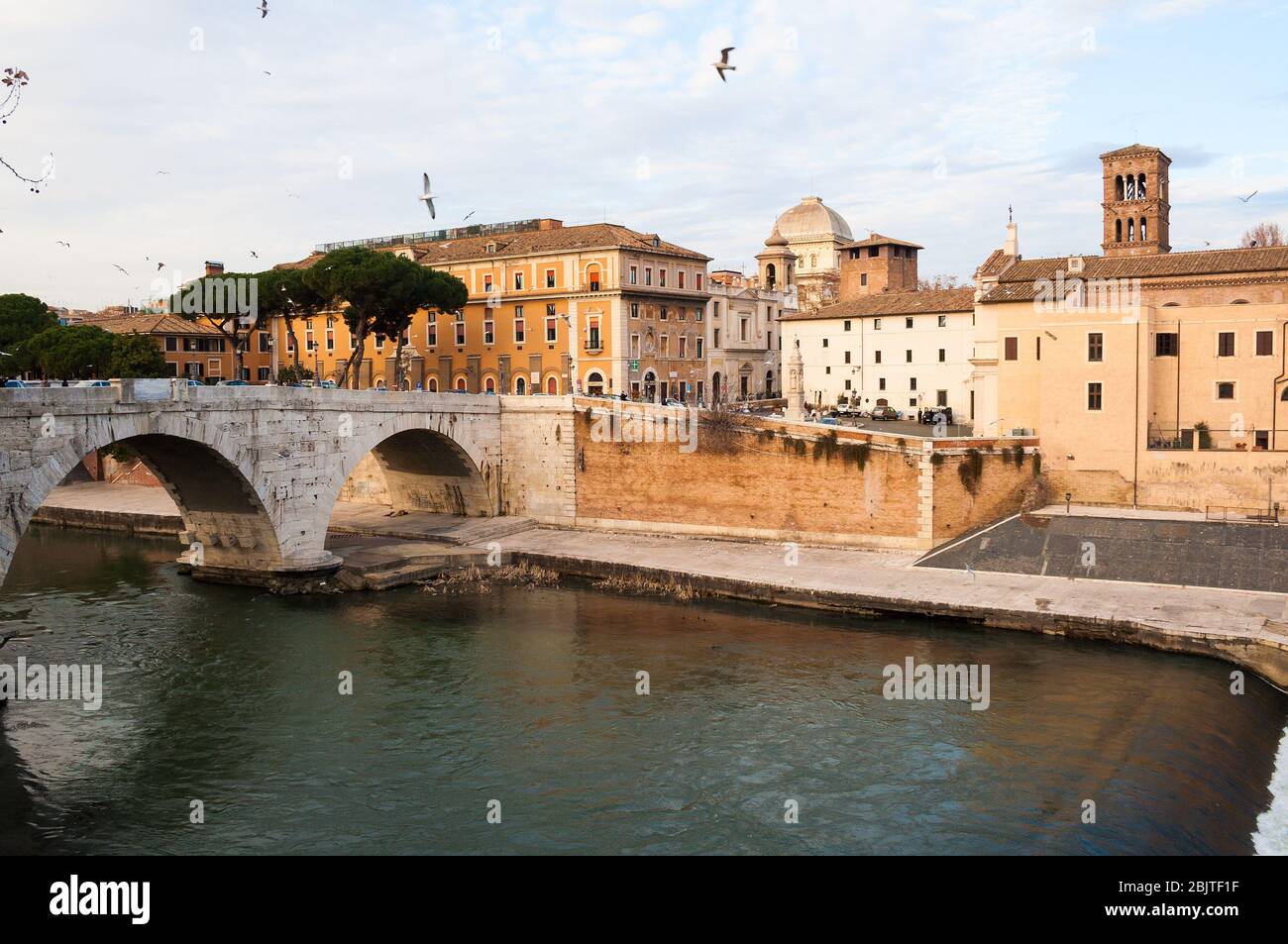 Rome, Italy - 3 January 2008: Angle of Tevere river in Rome Stock Photo ...