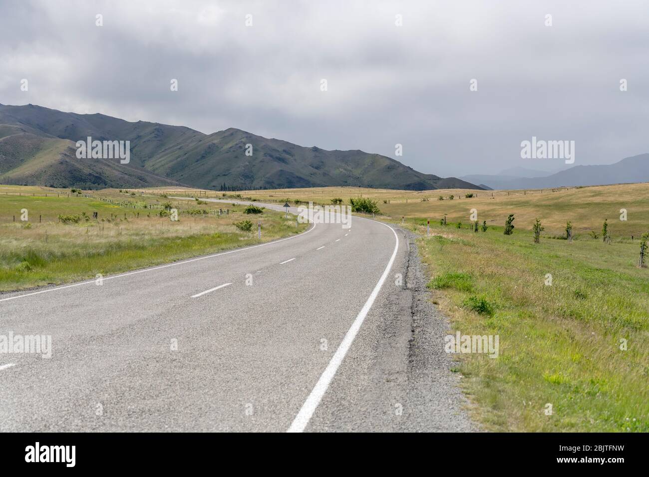 Bending roads hi-res stock photography and images - Alamy