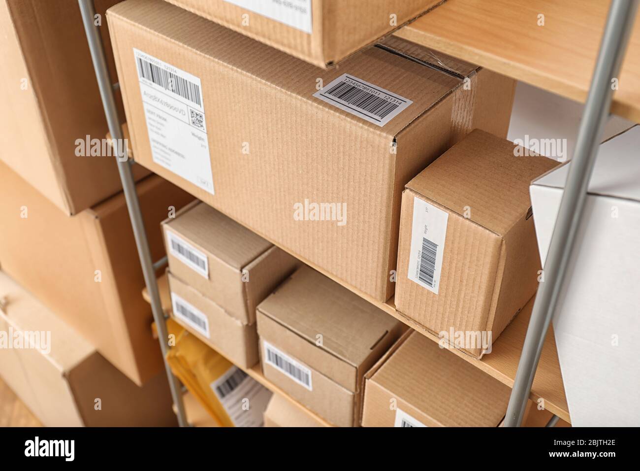 Parcels shelves hi-res stock photography and images - Alamy