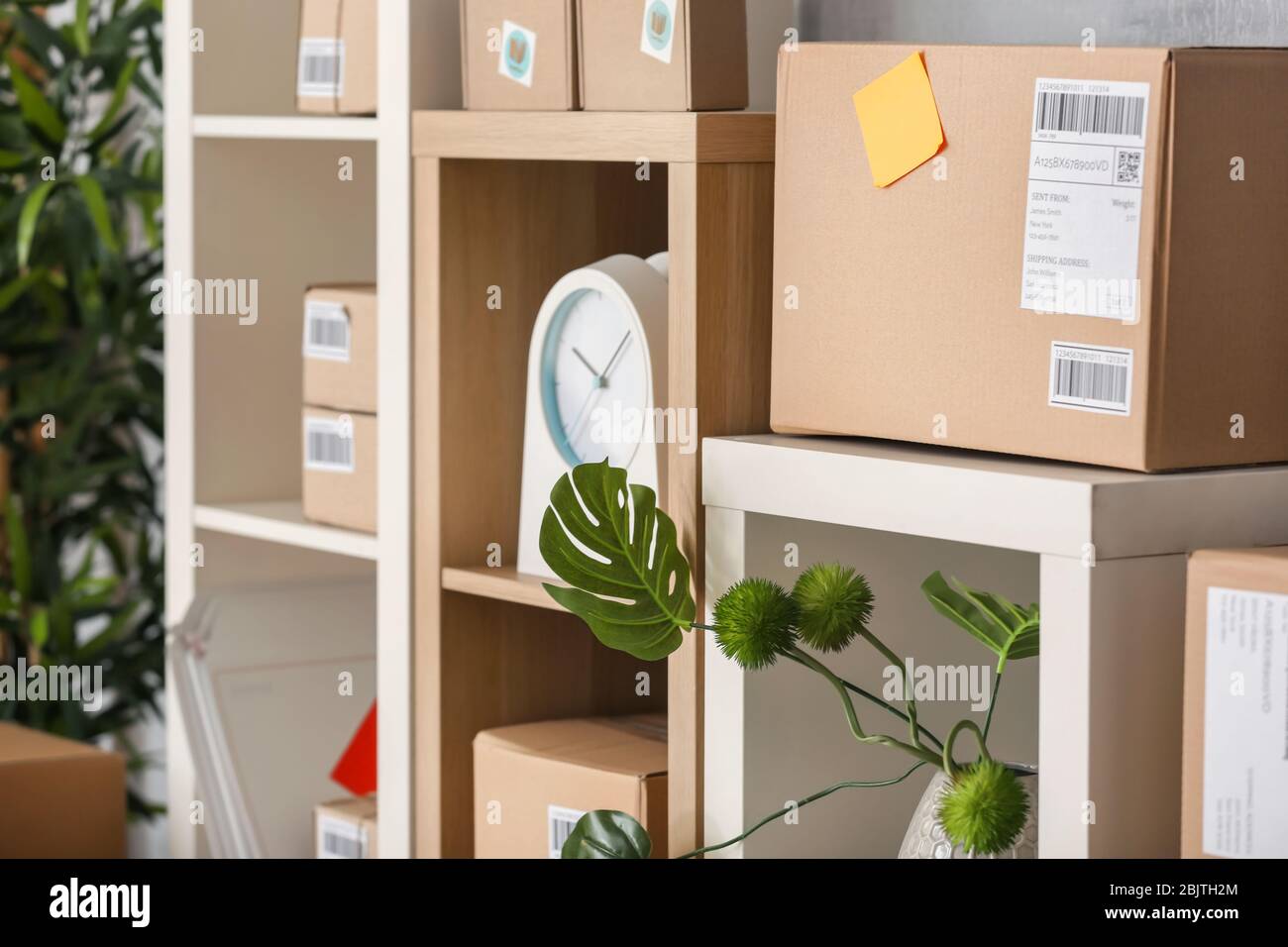 Parcels shelves hi-res stock photography and images - Alamy