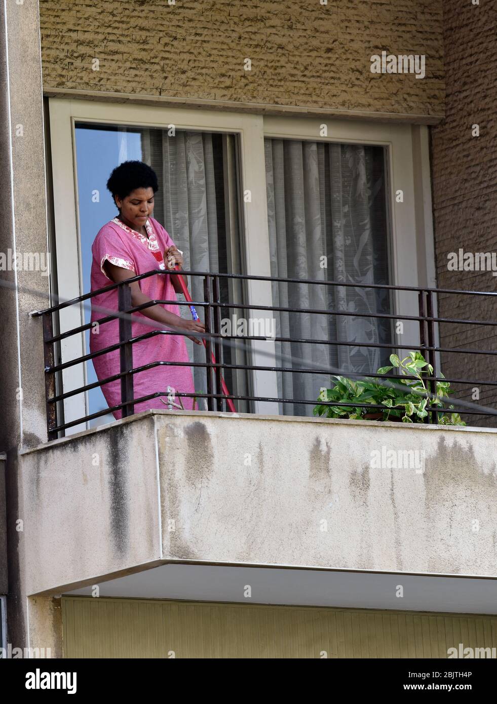 Domestic worker hi-res stock photography and images - Alamy