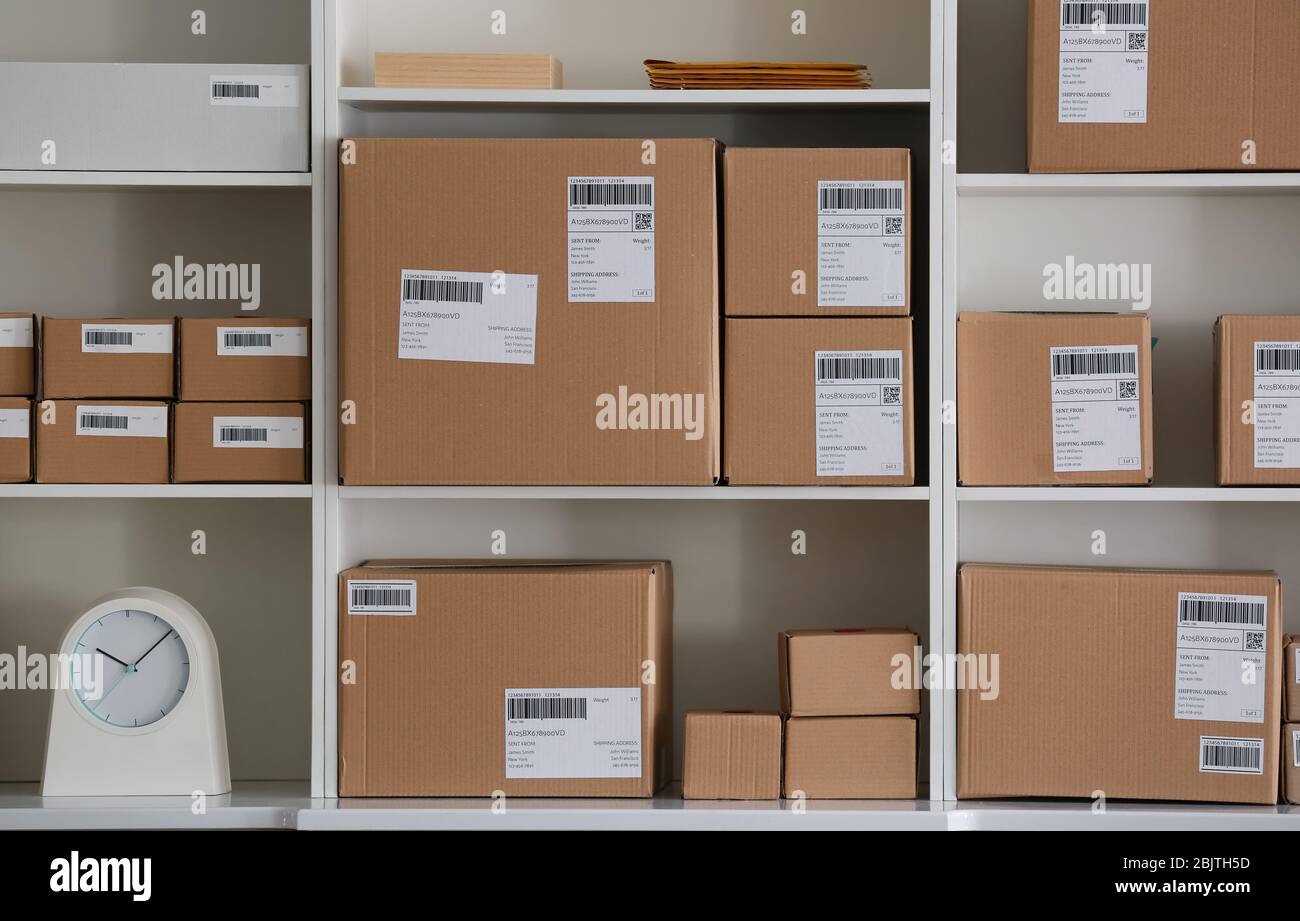 Parcels shelves hi-res stock photography and images - Alamy