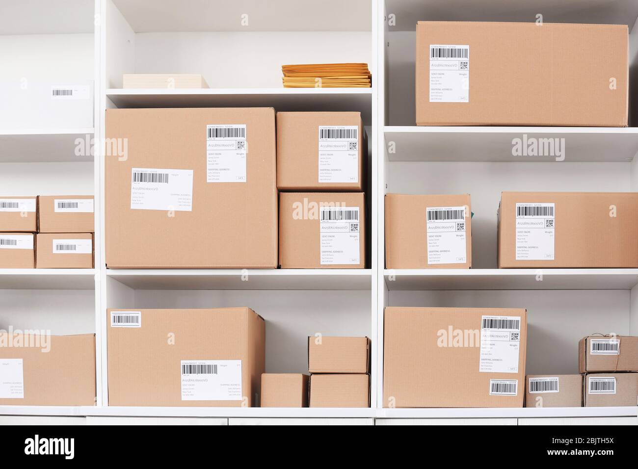 Parcels shelves hi-res stock photography and images - Alamy