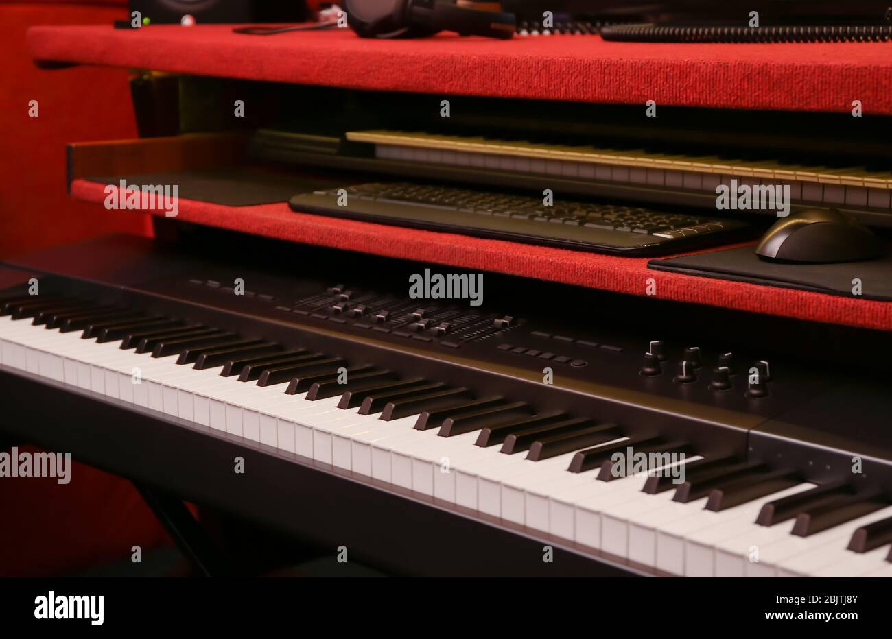 Modern synthesizer at radio station Stock Photo - Alamy