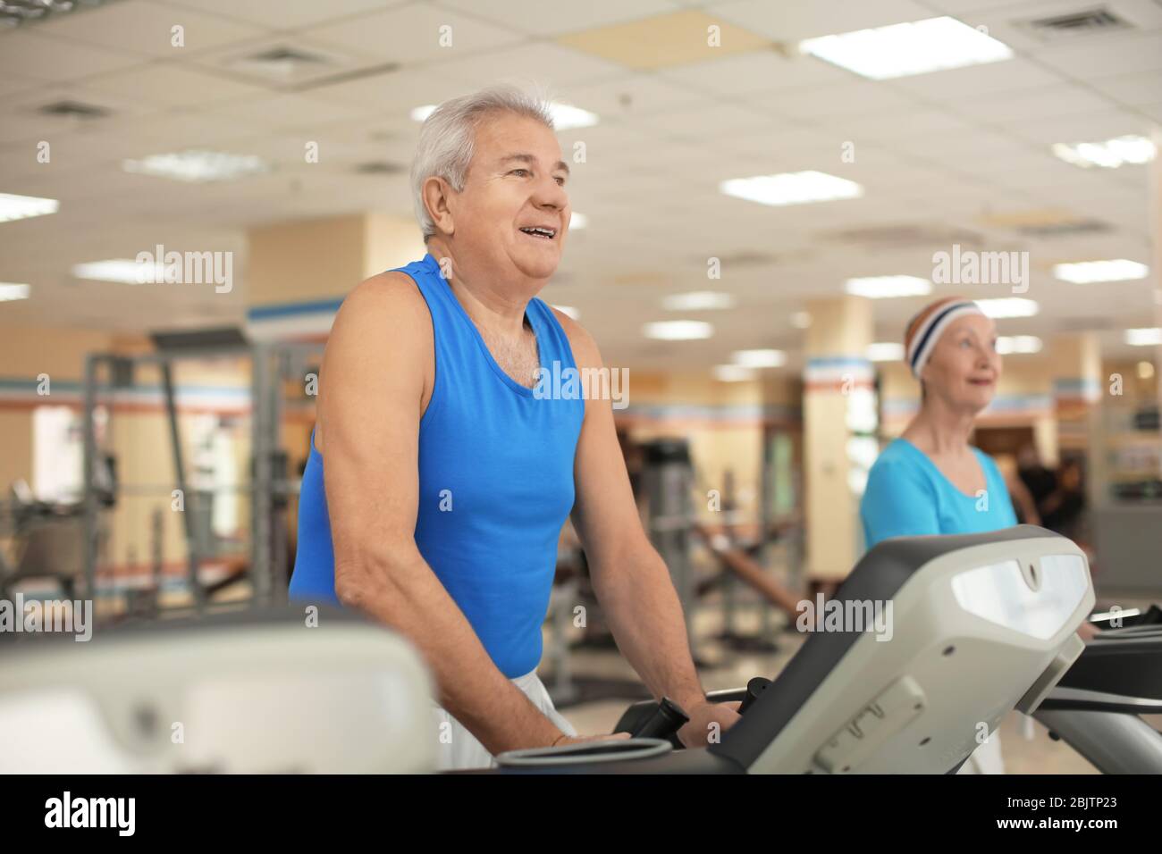 Group of elderly people training in modern gym Stock Photo - Alamy