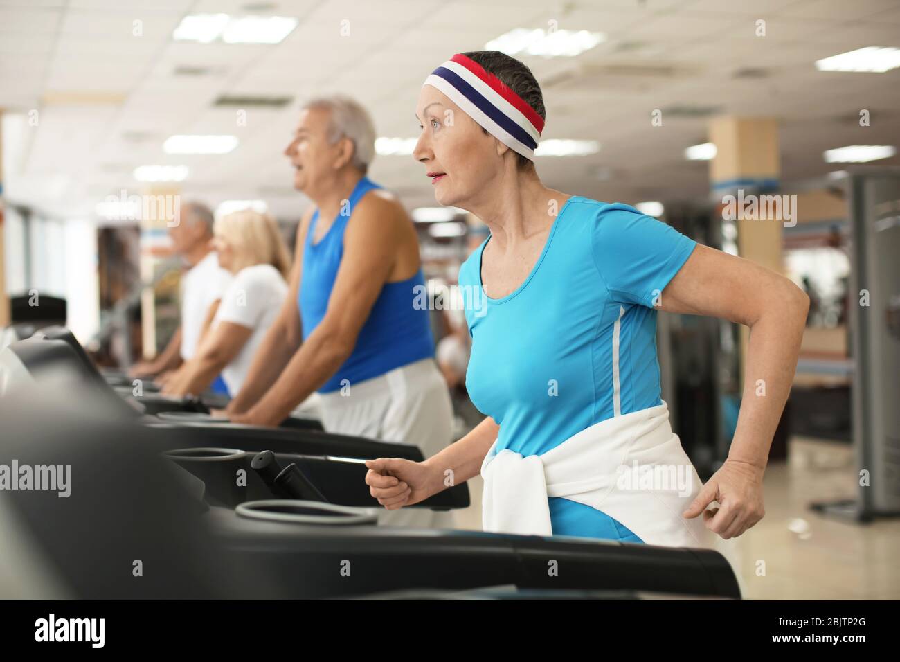 Group of elderly people training in modern gym Stock Photo - Alamy
