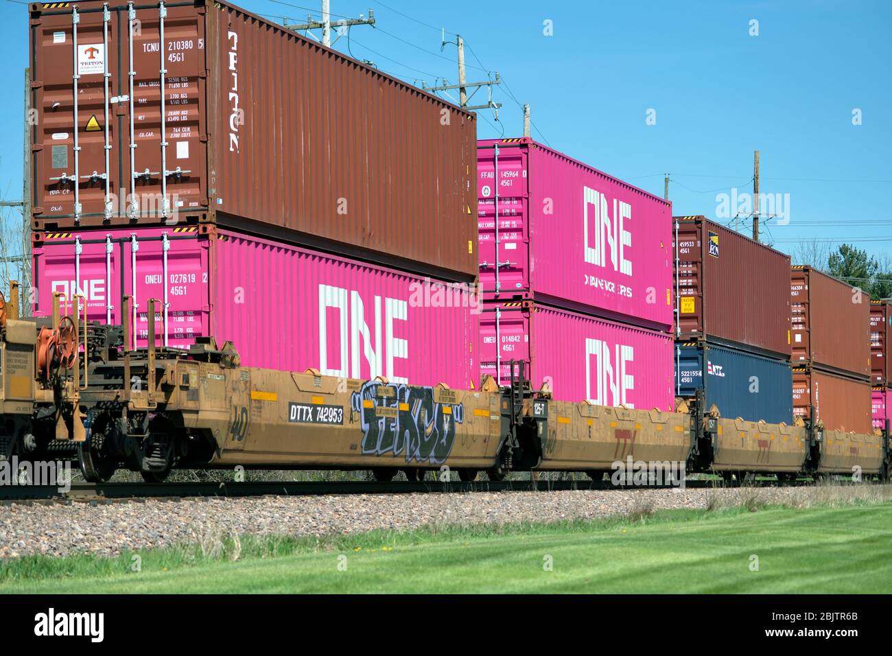 Shipping container graffiti hi-res stock photography and images - Alamy