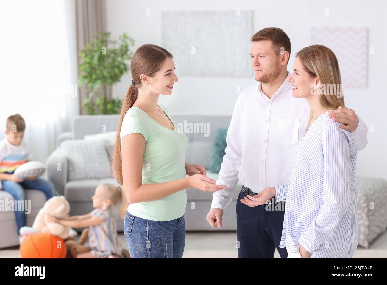 Young girl leaving home parents hi-res stock photography and images - Alamy