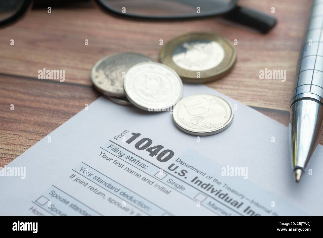1040 u s individual income tax return form hi-res stock photography and ...