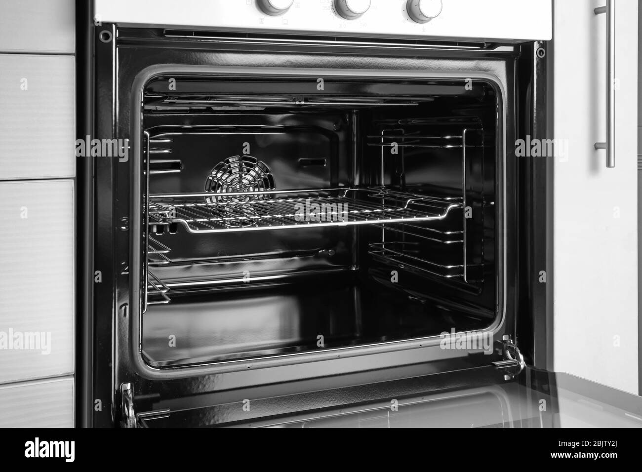 Empty oven rack hi-res stock photography and images - Alamy