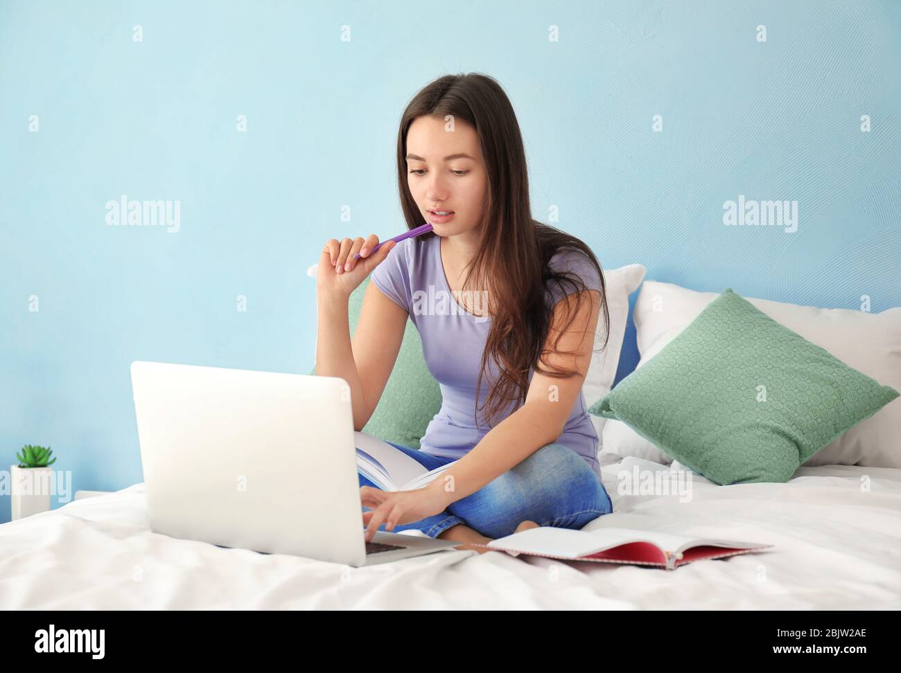 Girl student bedroom computer hi-res stock photography and images - Alamy