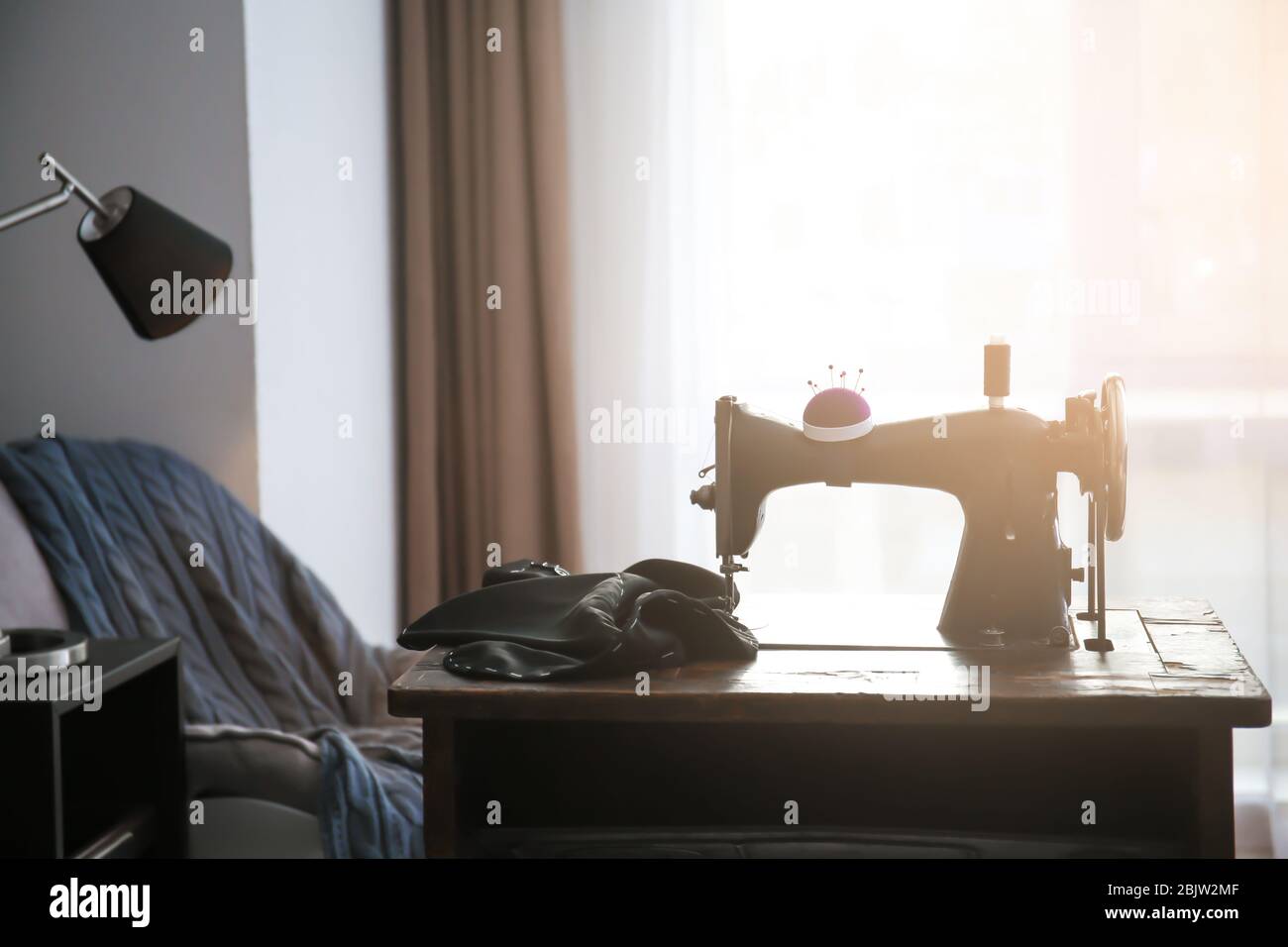 Tailor desk with old sewing machine Stock Photo - Alamy