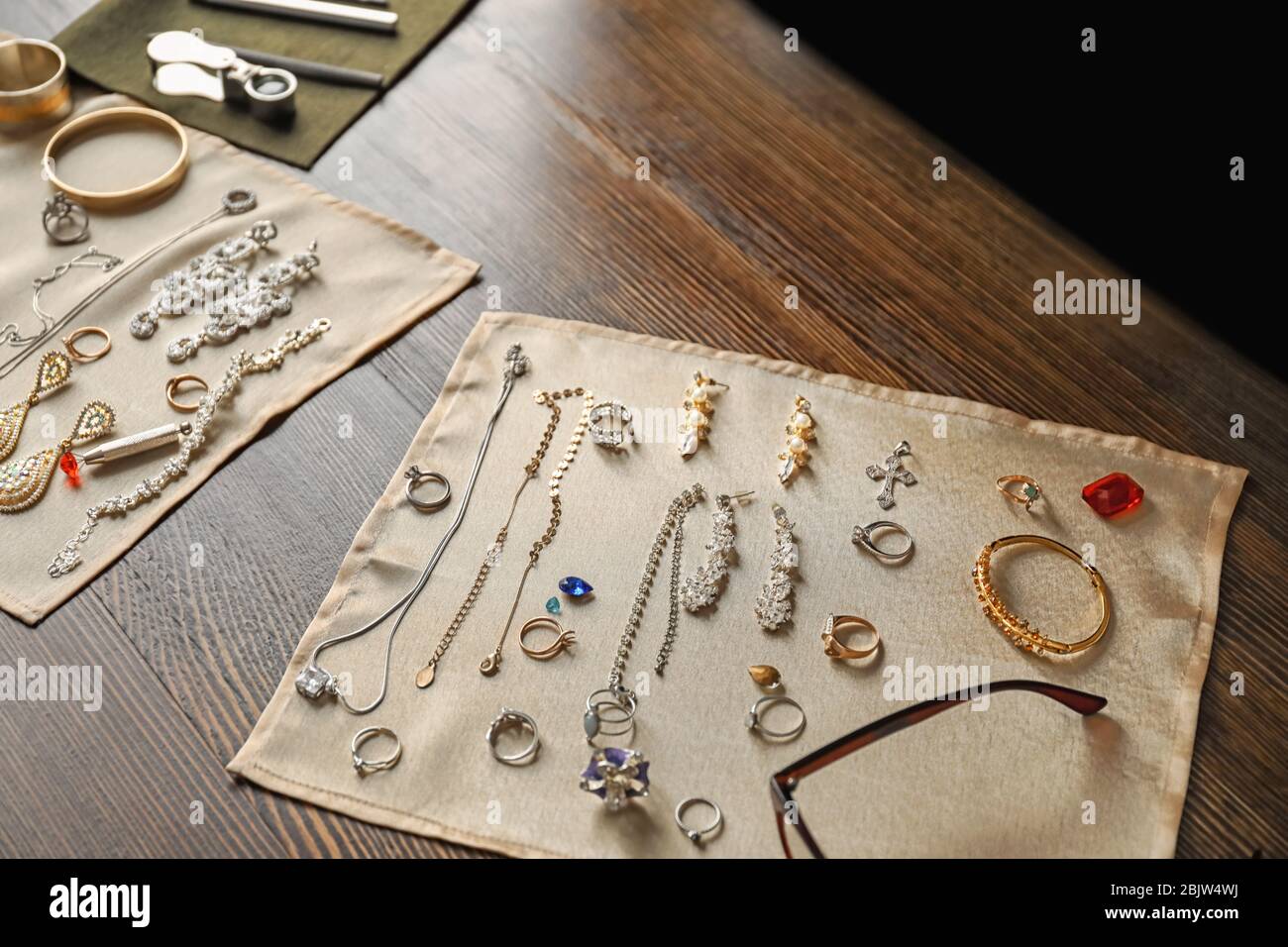 Jewellery repair hi-res stock photography and images - Alamy