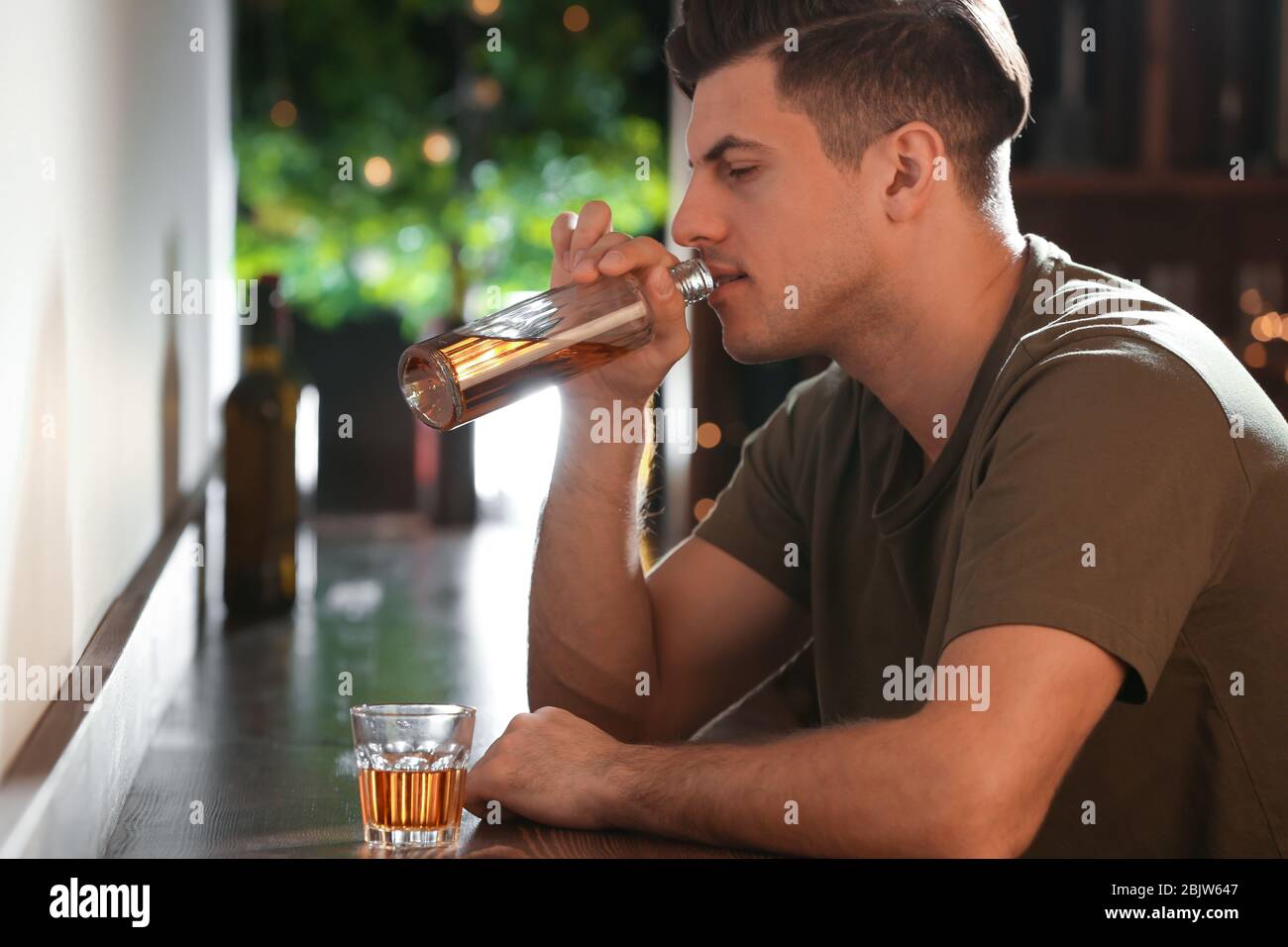 Sad man drinking bar hi-res stock photography and images - Alamy