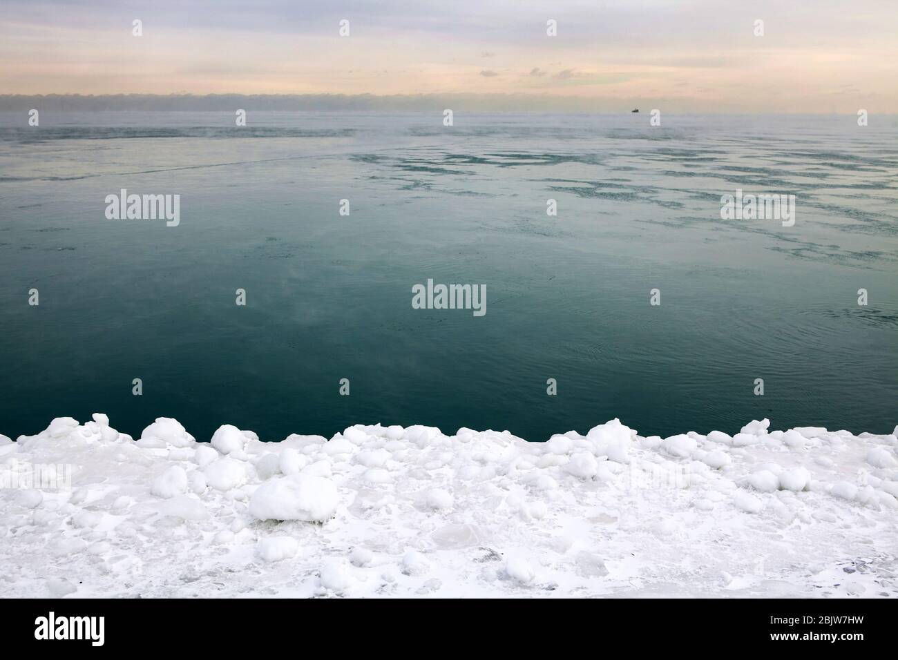 Ice covered shoreline of Lake Michigan Stock Photo - Alamy