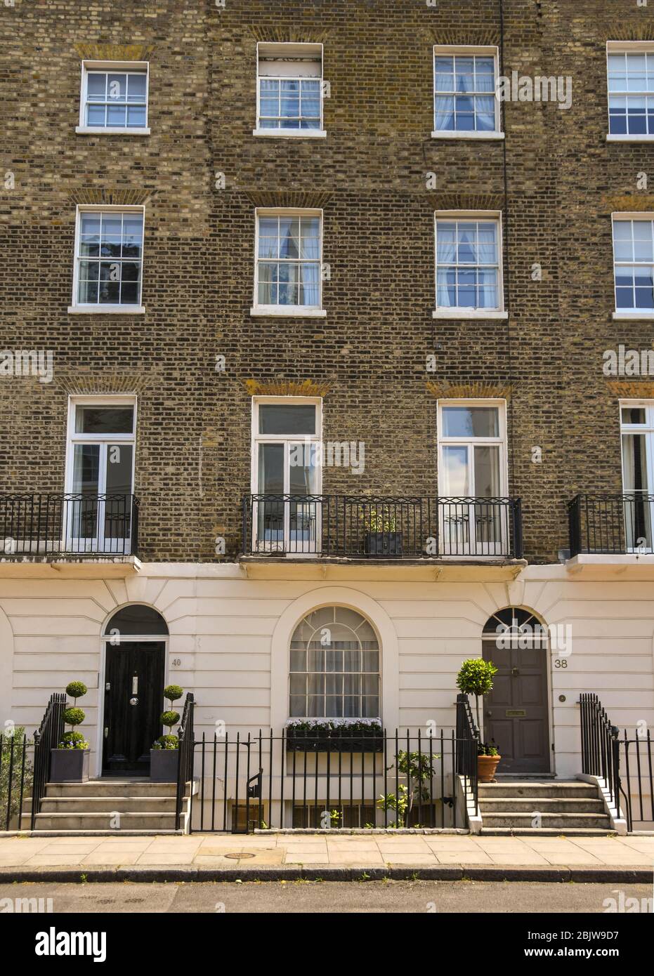 London townhouse exterior hi-res stock photography and images - Alamy