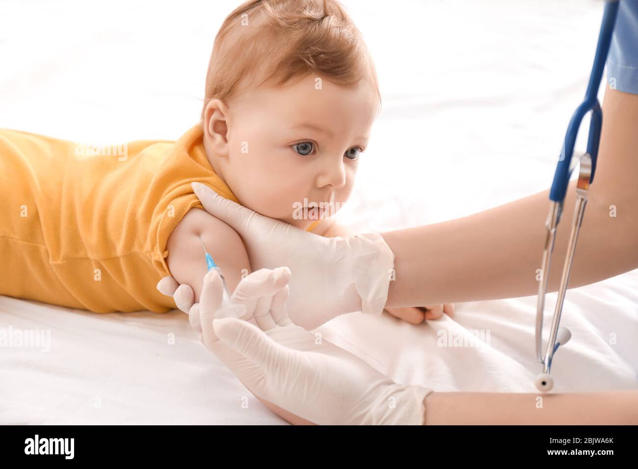 Doctor vaccinating little baby in hospital Stock Photo - Alamy