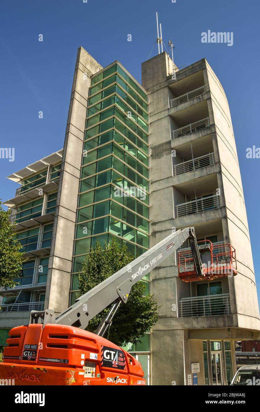 Lift platform hi-res stock photography and images - Alamy