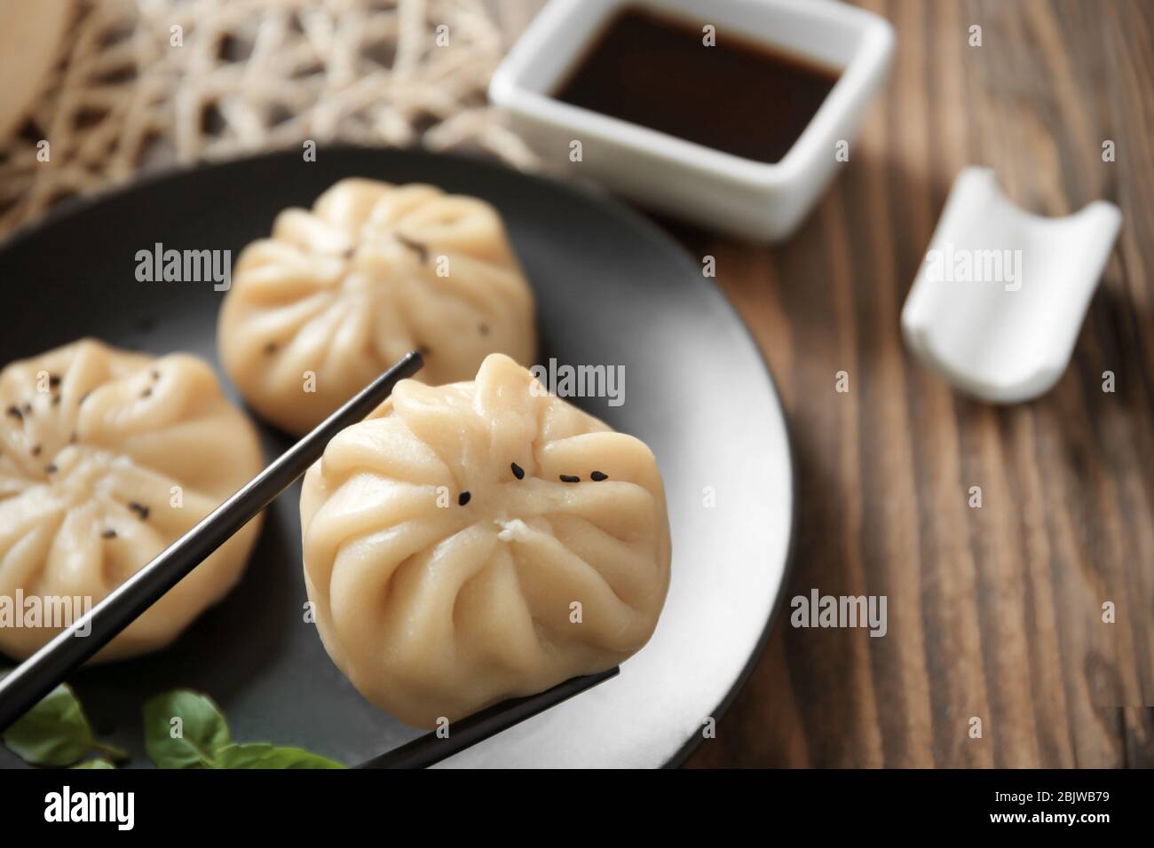 Chopsticks holding dumplings hi-res stock photography and images - Alamy
