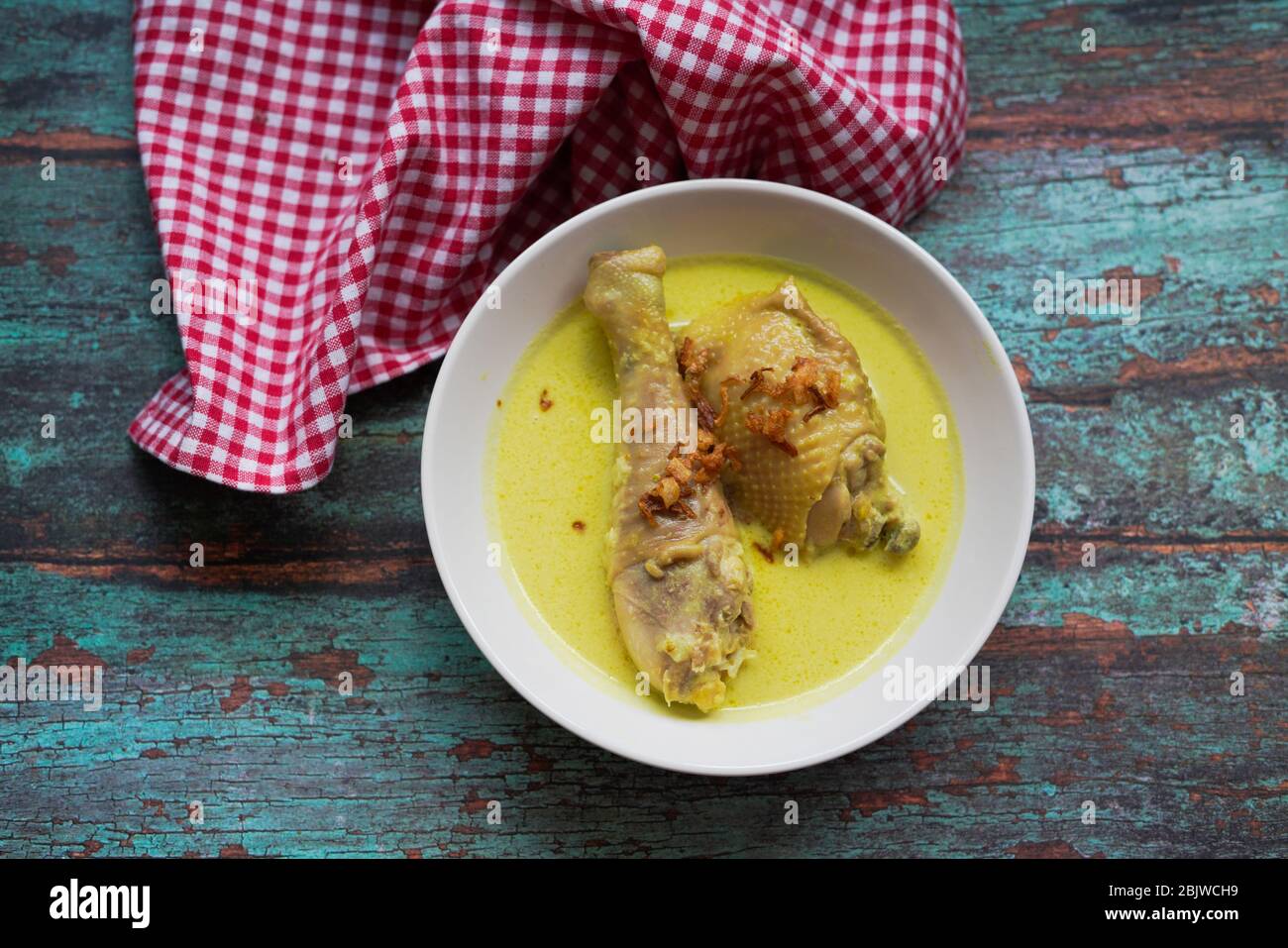 Indonesian Food : Opor Ayam (Indonesian Curry), Chicken cooked in ...