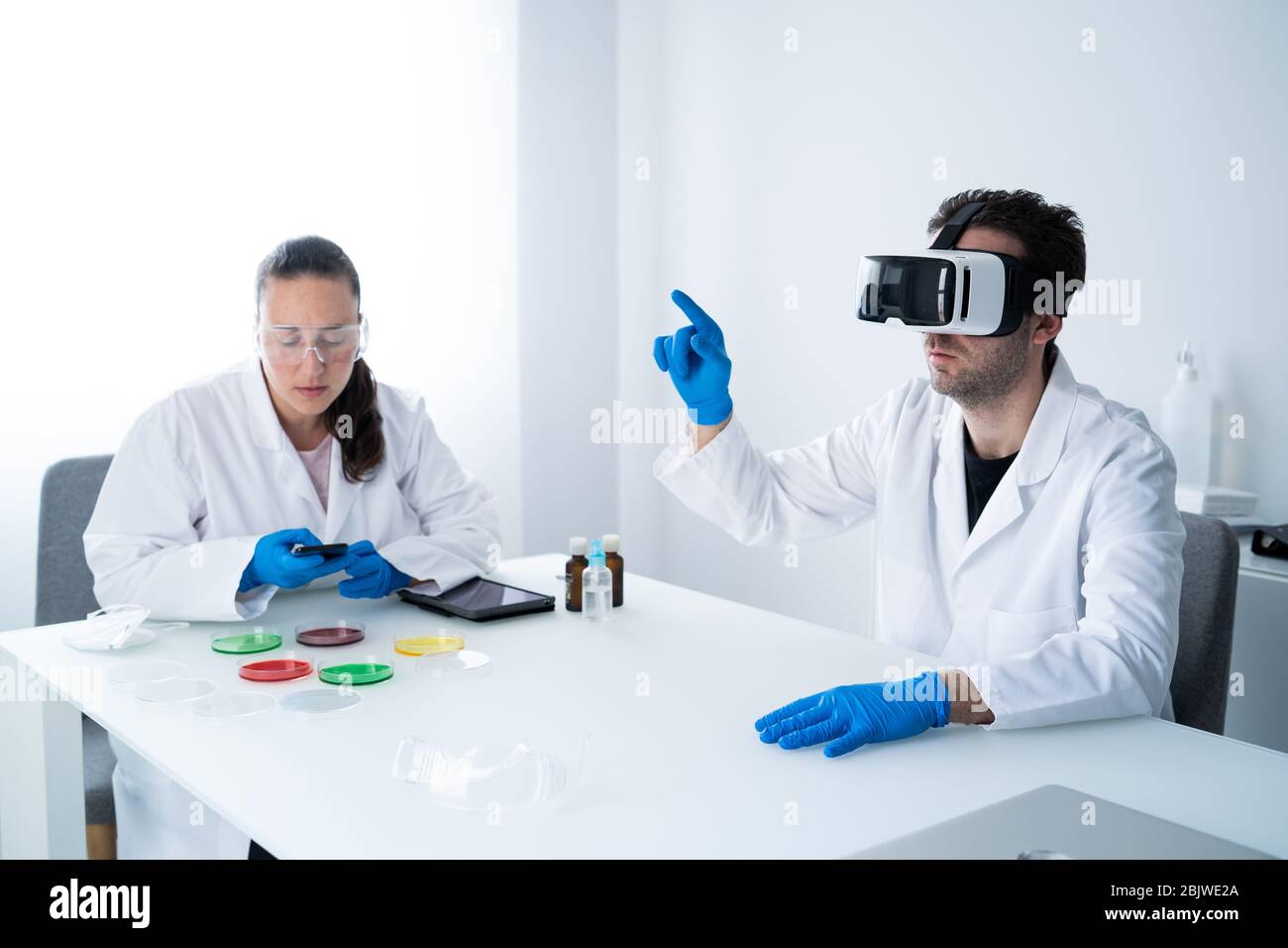 Chemical and biological sciences hi-res stock photography and images ...