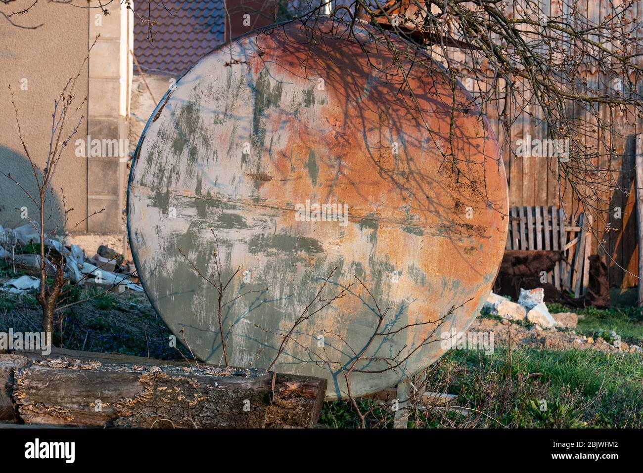 Old metal containers hi-res stock photography and images - Alamy